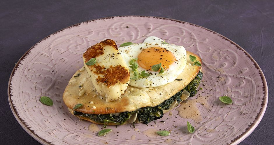 Cypriot-style eggs florentine | Akis Petretzikis