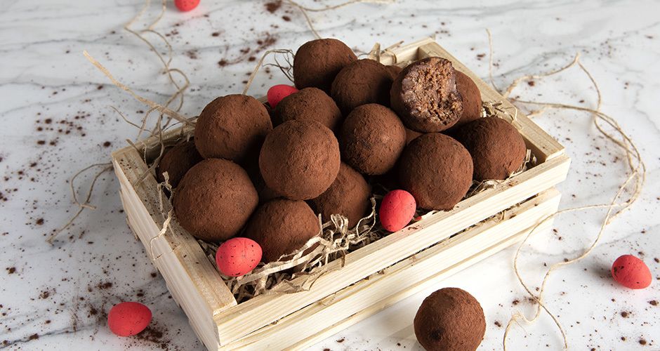 Chocolate truffles with Easter cookies | Akis Petretzikis